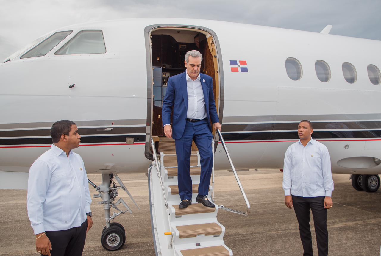 Presidente Abinader llega a Belice para participar en la LVll Cumbre de ...